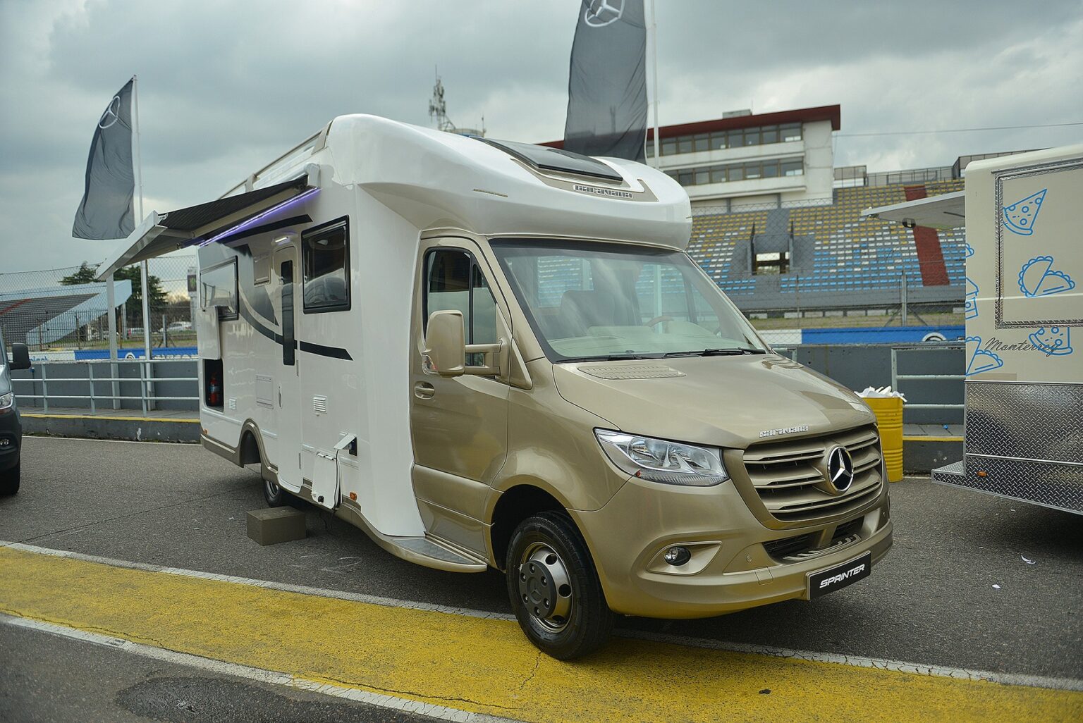 La nueva Motorhome de Mercedes-Benz invita a vivir una aventura sobre ...